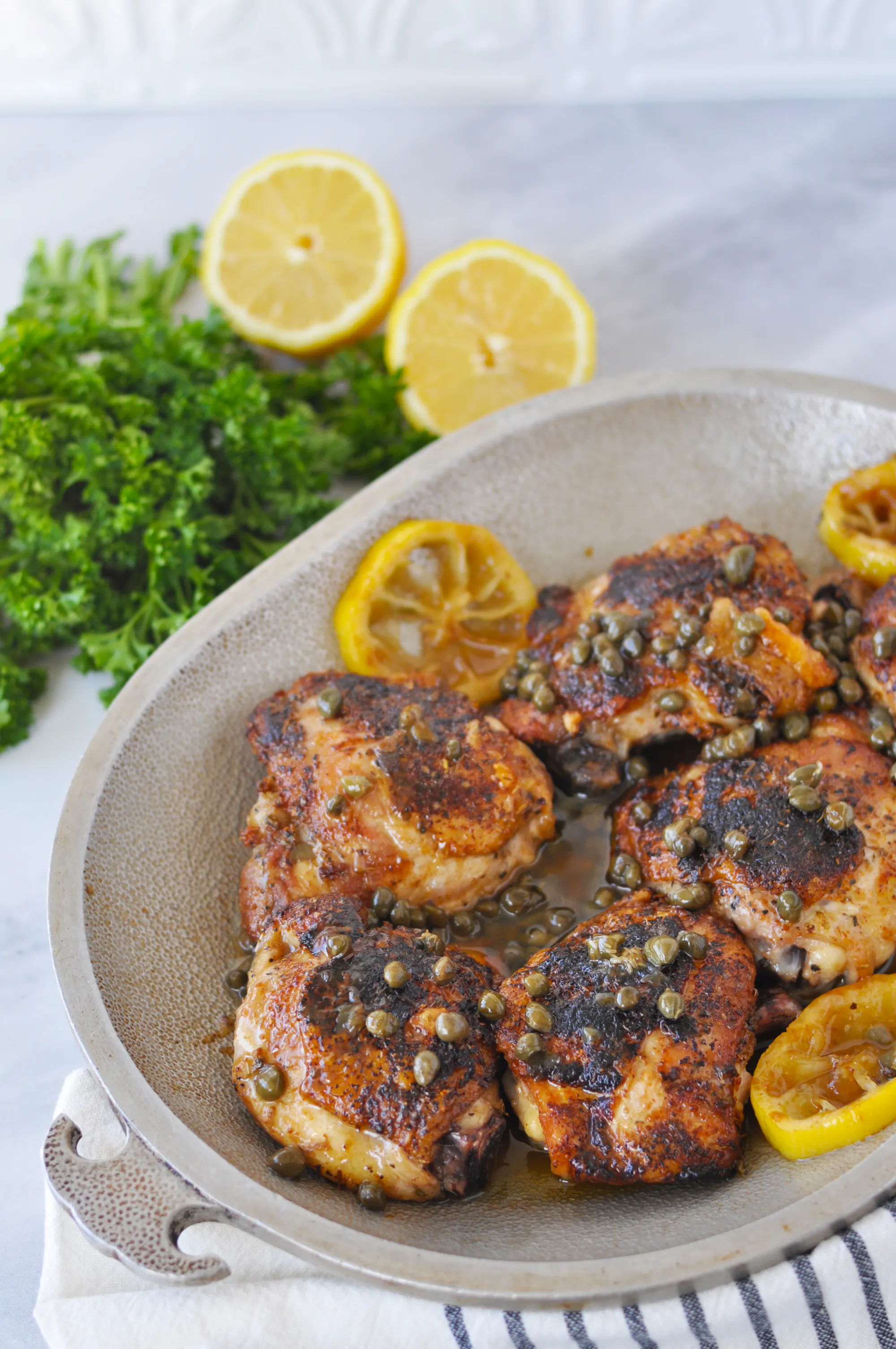 Muslos de Pollo con Salsa de Alcaparras – Receta Keto – Diet Doctor