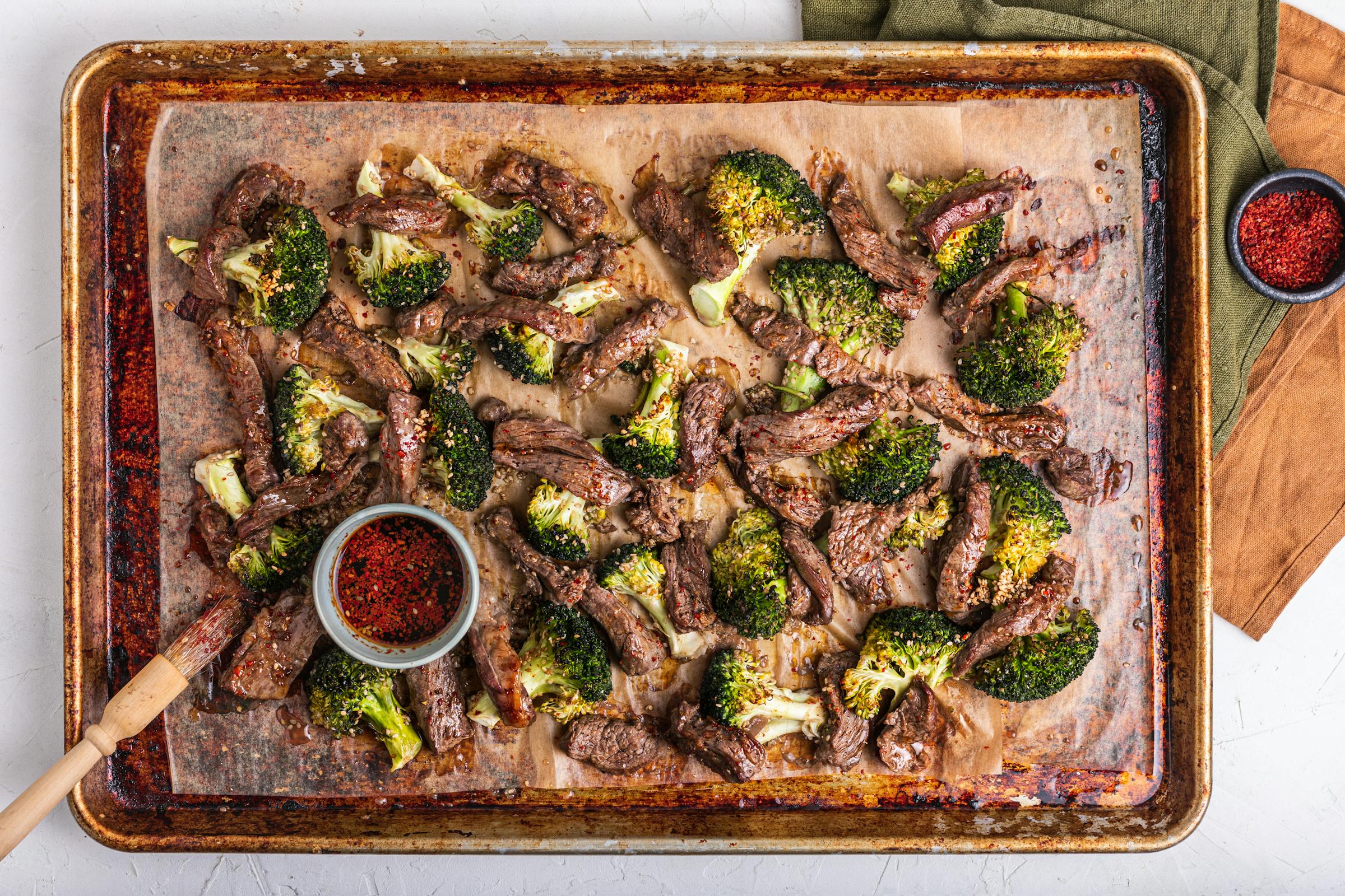 Carne de res y brócoli al horno al estilo asiático - Diet Doctor