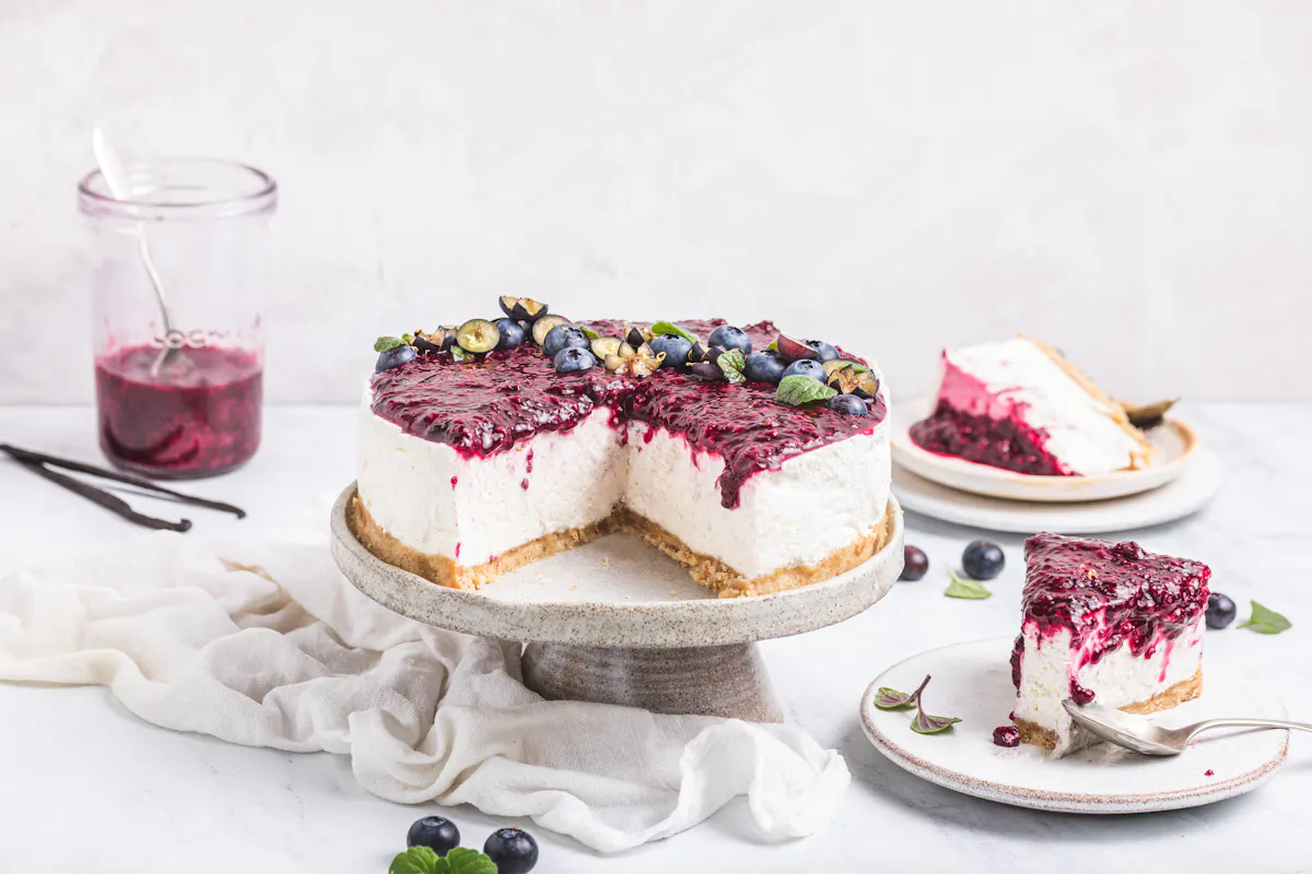 Tarta de queso con vainilla y frutos del bosque - Diet Doctor