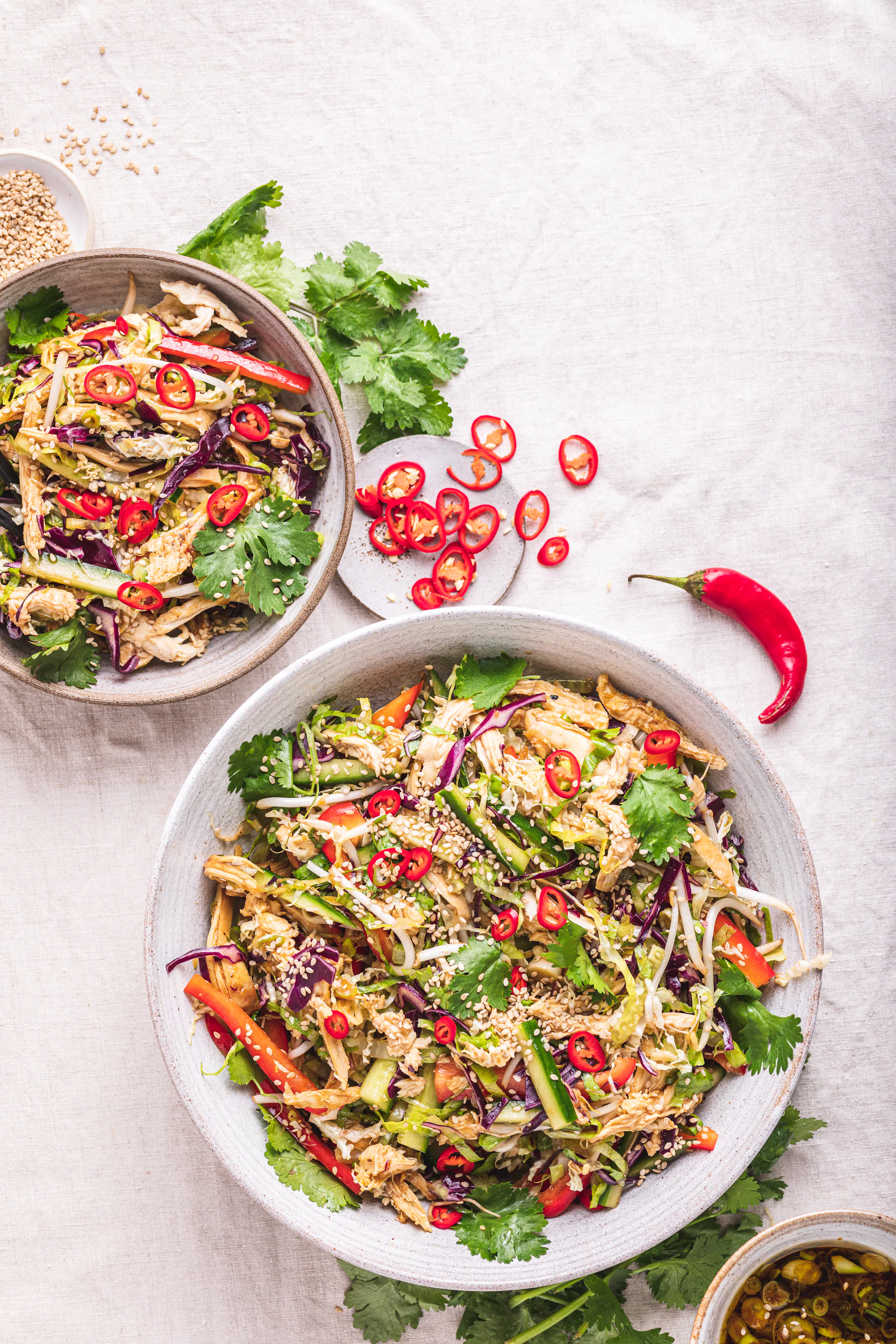 Ensalada asiática de pollo y verduras - Diet Doctor