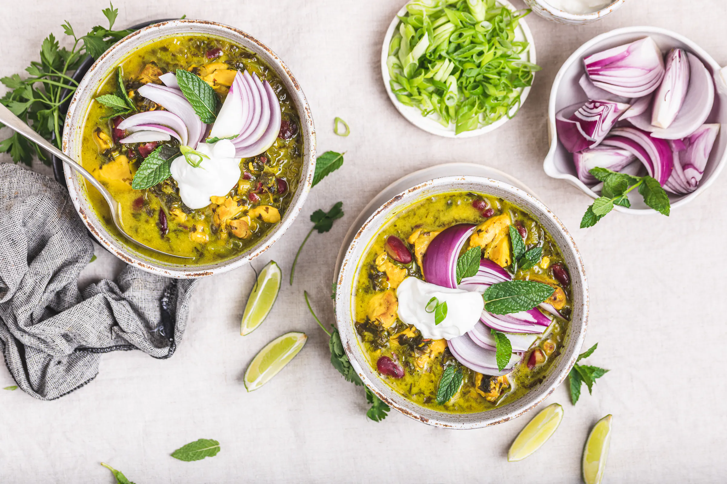 Estofado de pollo persa Ghorme sabzi - Diet Doctor