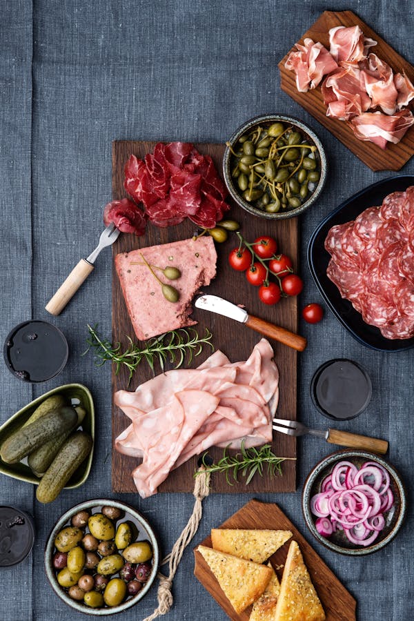 LCHF-recept – Salami- och ostchips – Snacks – Diet Doctor