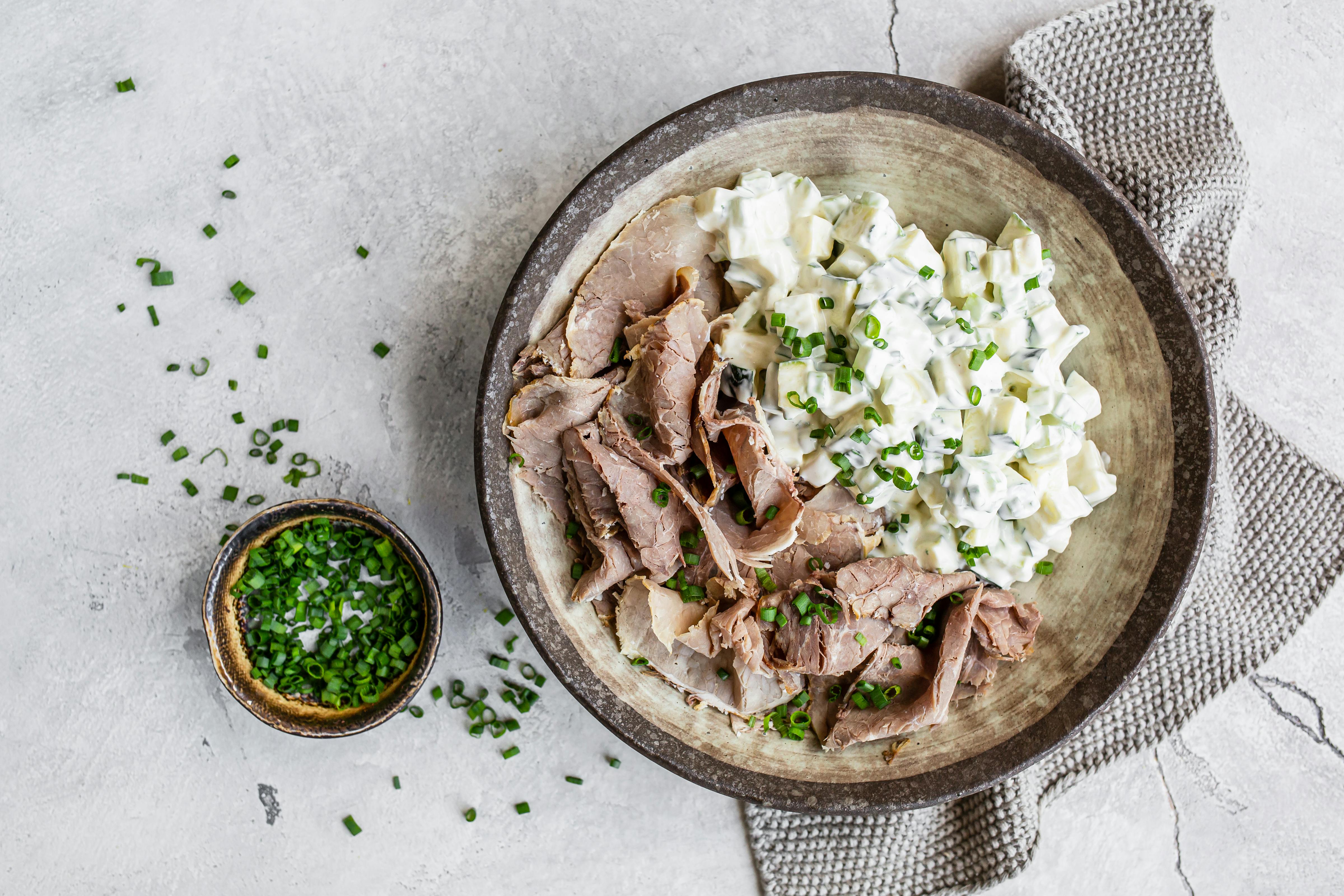 LCHF-recept – Rostbiff med falsk potatissallad – Diet Doctor