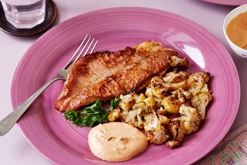 Keto Butter-Fried Fish with Tandoori Sauce - Recipe - Diet Doctor