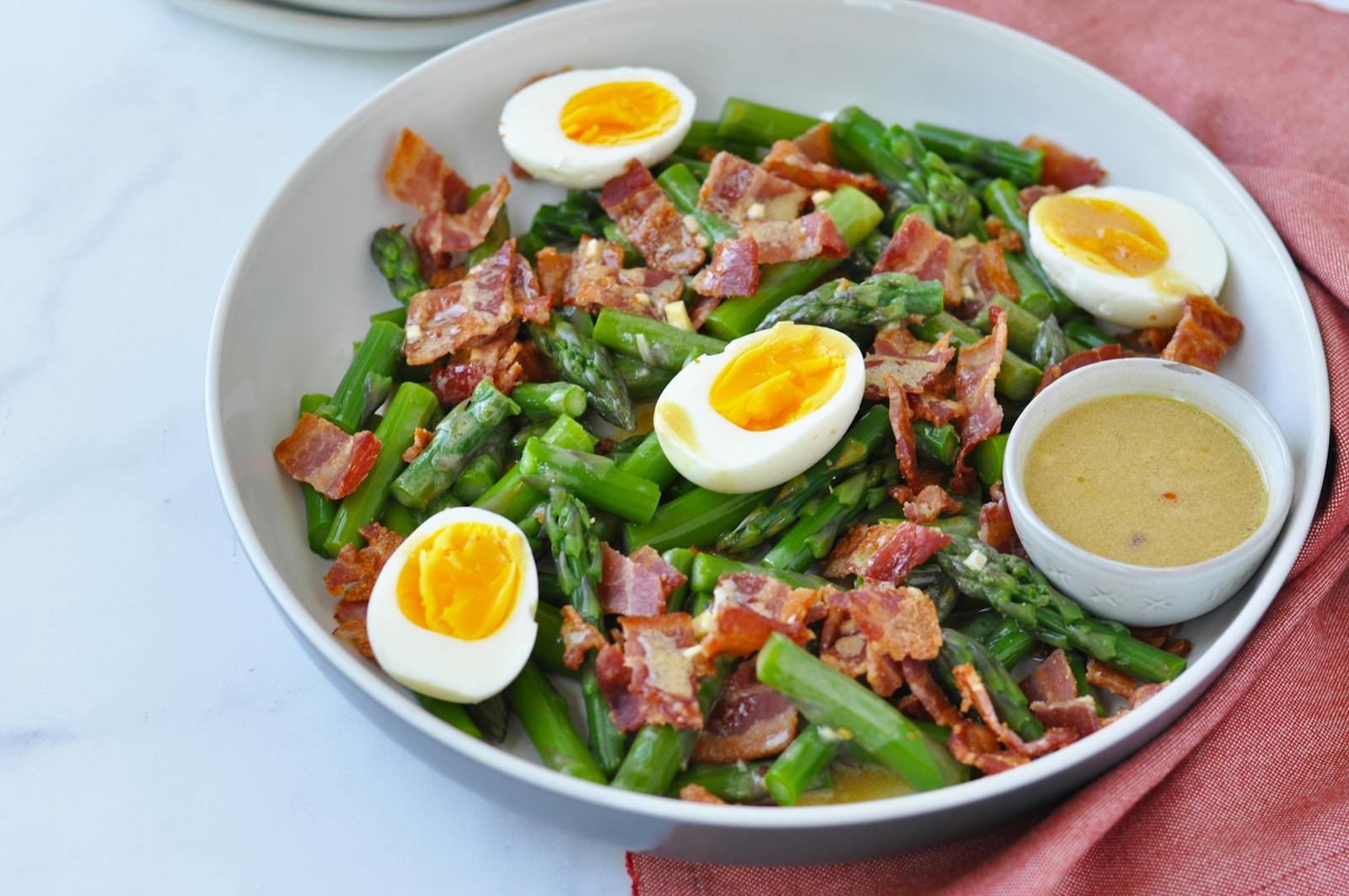 Breakfast keto chaffles with bacon and eggs - Recipe - Diet Doctor