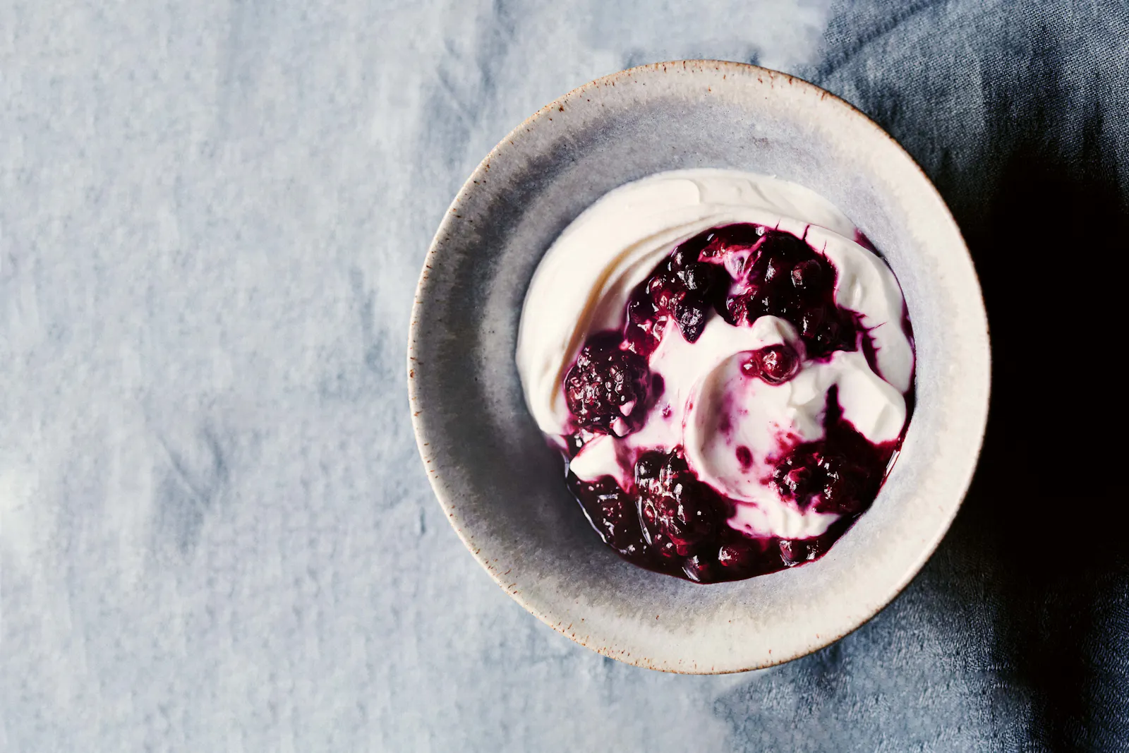 Yogurt swirl with jam - Recipe - Diet Doctor