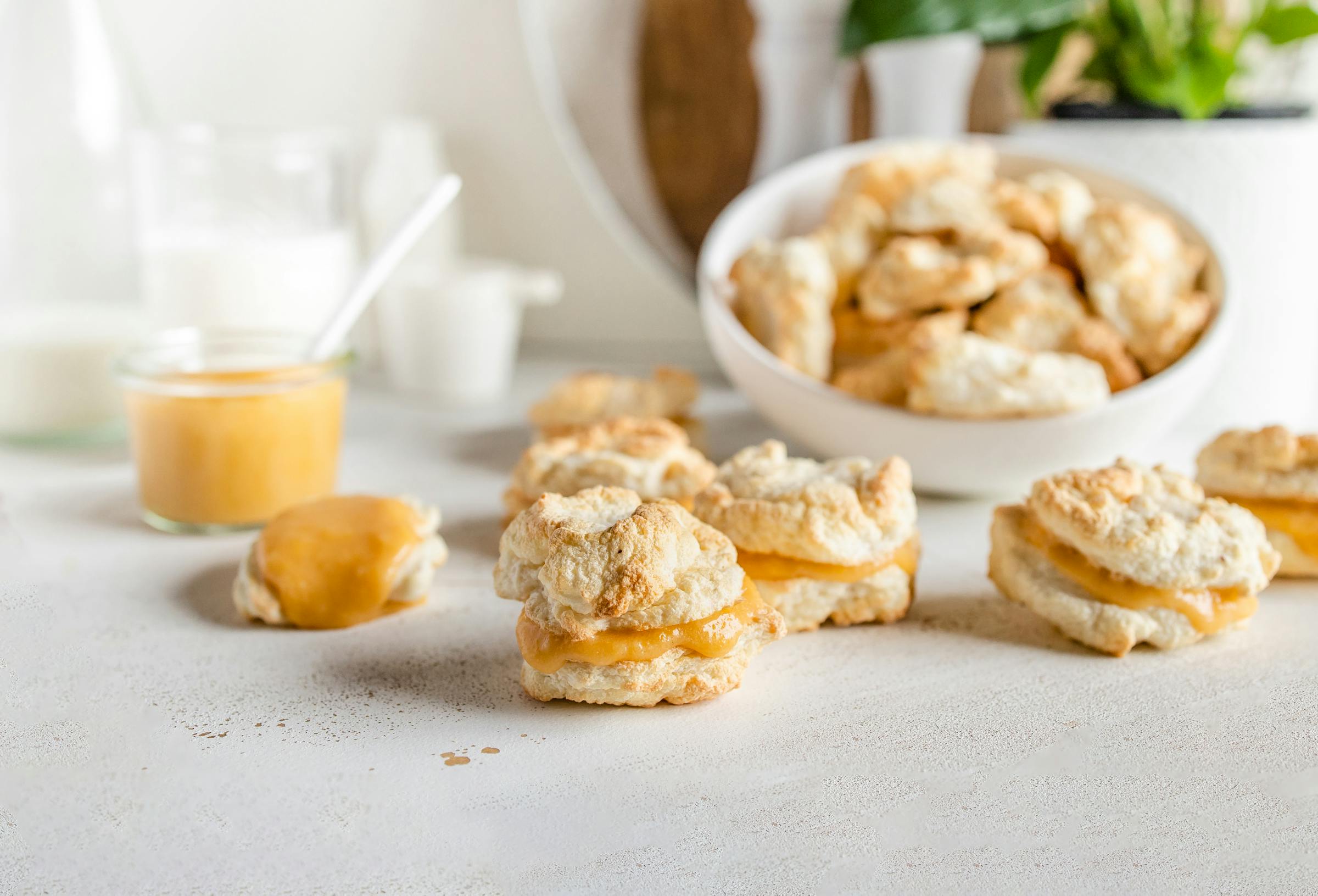 Low Carb Almond Cloud Cookies with Lemon Curd - Recipe - Diet Doctor