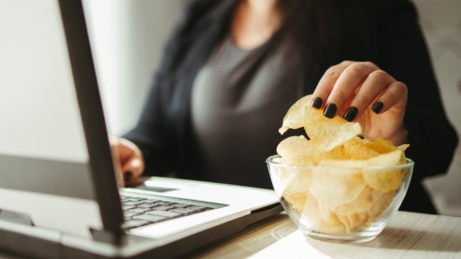 Food addiction: 5 signs & how to beat it – Diet Doctor